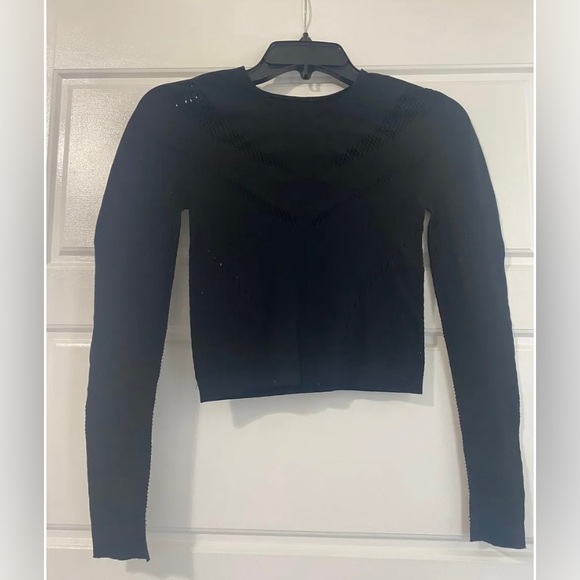 Fabletics | Tops | Fabletics Workout Top The Tag Is Ripped Off Because ...